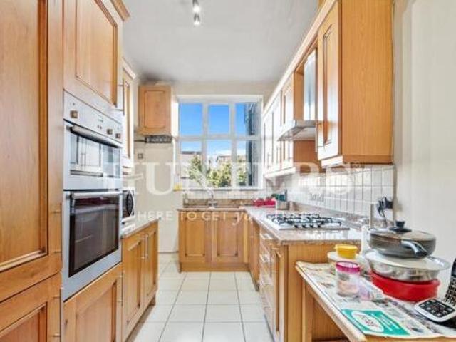 Golders Green Road, London, 3 Bedroom Flat