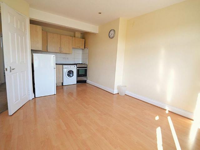Golders Green 2 double bed flat 2 bed flat to rent £1,750 pcm £404 pw