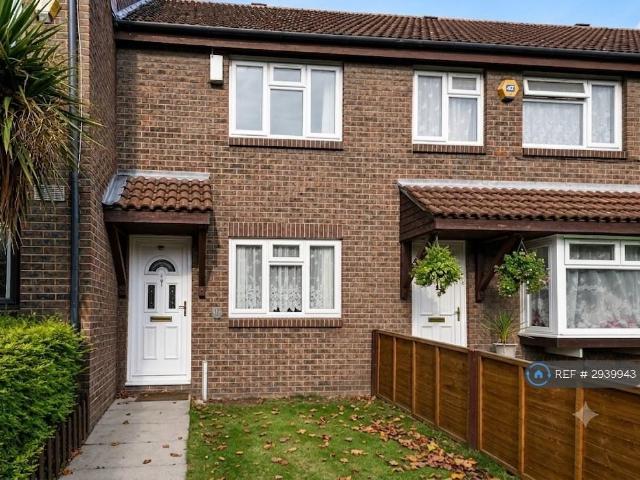 Goldfinch Road, London, SE28 2 bed terraced house to rent £1,900 pcm £438 pw
