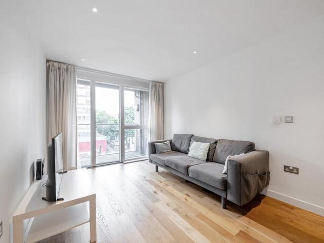 Goldhawk Road, Hammersmith, London, W12 1 bed property to rent £2,400 pcm £554 pw