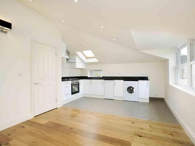 Goldhawk Road, London 2 bed apartment to rent £2,400 pcm £554 pw