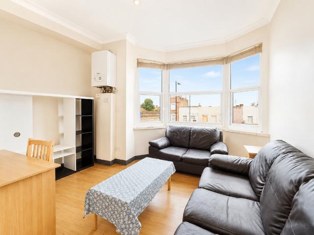 Goldhawk Road, London W12, 3 bed flat to rent, £3,200 pcm | PrimeLocation