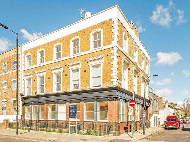 Goldhawk Road, London W12 3 bed flat to rent £3,350 pcm £773 pw