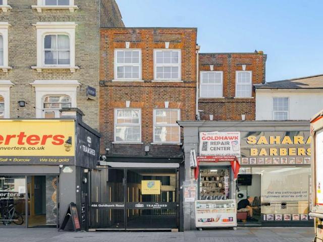 Goldhawk Road, London W12 3 bed flat to rent £3,449 pcm £796 pw