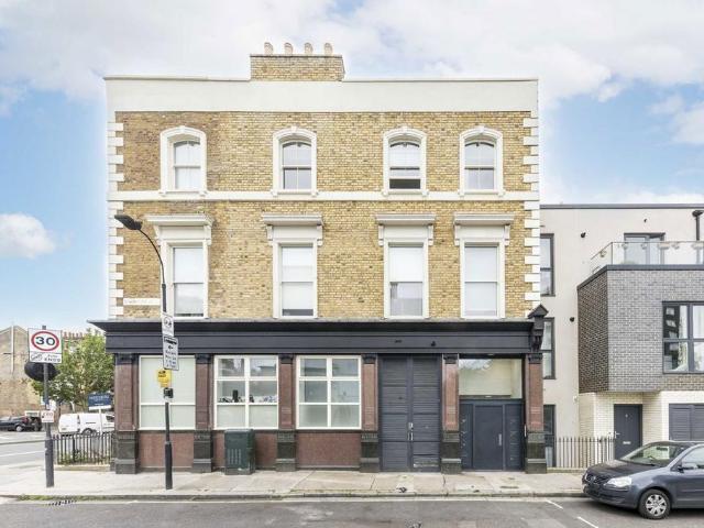 Goldhawk Road, London W12 2 bed flat to rent £2,747 pcm £634 pw
