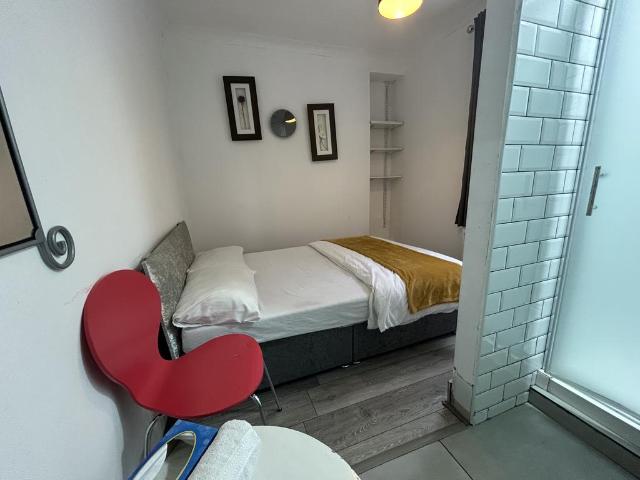 Goldhawk Road, London W12 2 bed flat share to rent £1,000 pcm £231 pw