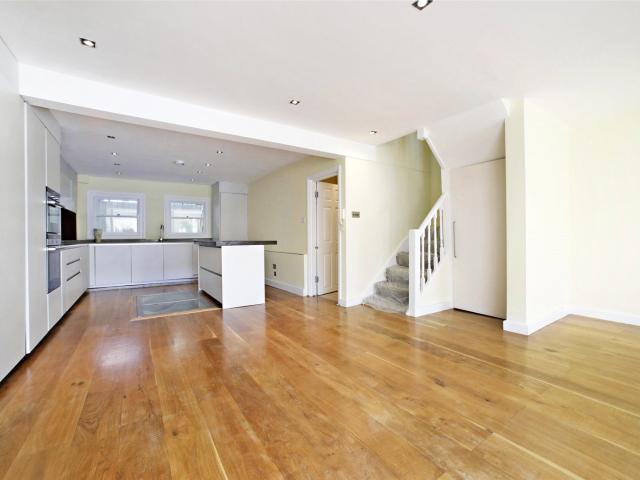 Goldhawk Road, London, W12 8EJ