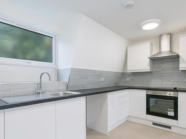 Goldhawk Road, Shepherds Bush, 2 Bedroom Apartment