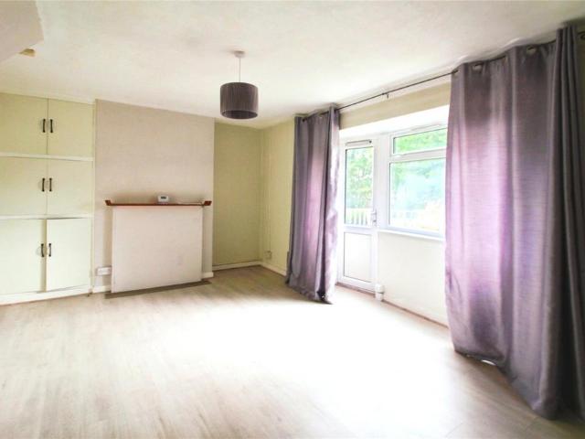 Goldhanger Cross, Basildon, SS14 2 bed apartment to rent £1,350 pcm £312 pw