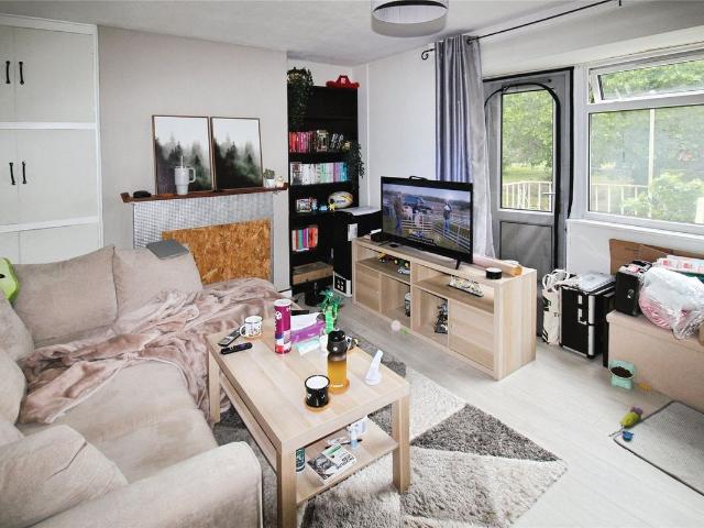 Goldhanger Cross, Basildon SS14, 2 bed flat to rent, £1,400 pcm | PrimeLocation