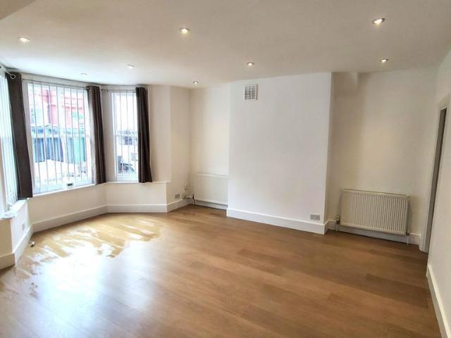 Goldhurst Terrace, South Hampstead, London NW6, 2 bed flat to rent, £2,968 pcm | PrimeLocation