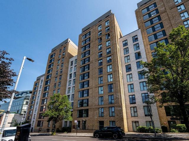 Golding Lodge, Wellington Street. 2 bed flat to rent £2,000 pcm £462 pw