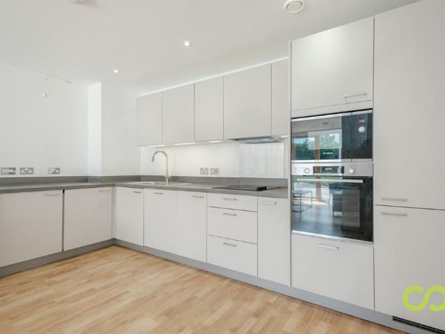 Golding Lodge, Wellington Street. 2 bed flat to rent £2,000 pcm £462 pw