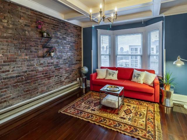 Goldie 1 Bedroom Apartment for Rent at 1521 15th Ave, Seattle, WA 98122 Broadway