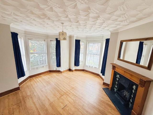 Goldsmid Road, Reading 4 bed semi detached house to rent £1,900 pcm £438 pw