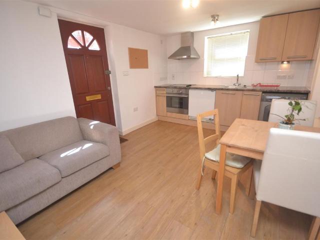 Goldsmid Road, Town Centre RG1, 1 bed flat to rent, £1,100 pcm | PrimeLocation