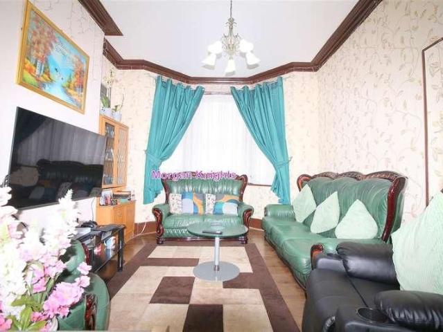 Goldsmith Avenue, Manor, E12