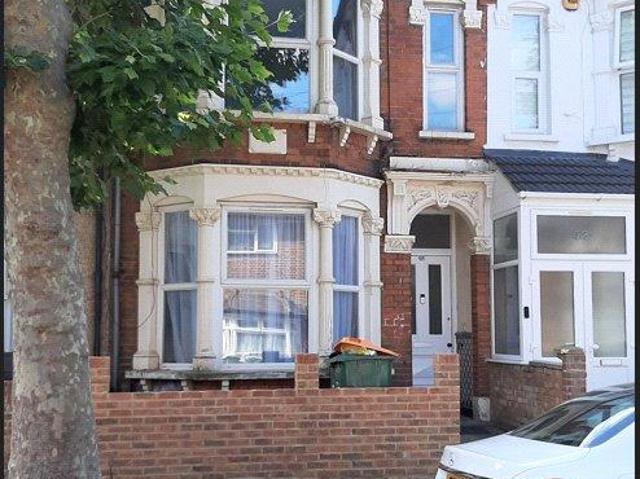 Goldsmith Avenue, Manor Park, London. 3 bed house to rent £2,400 pcm £554 pw