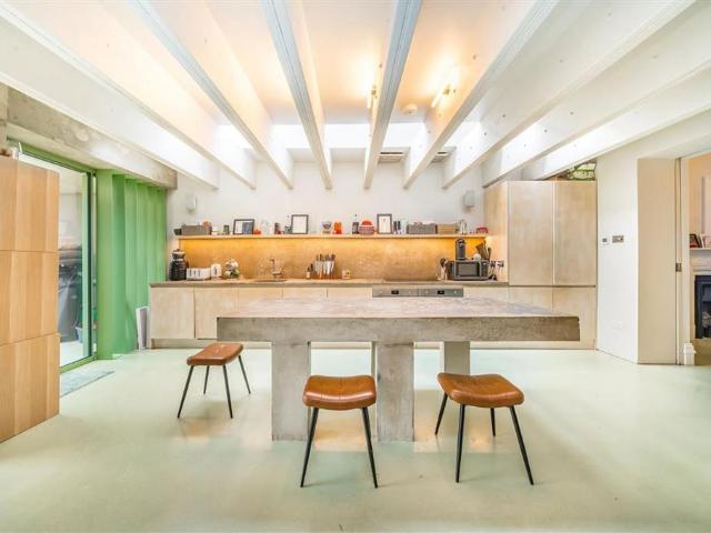Goldsmith Avenue, London W3 4 bed house to rent £5,500 pcm £1,269 pw