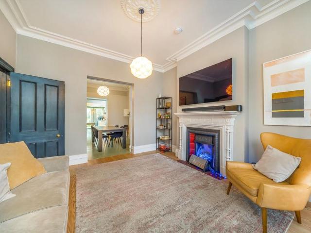 Goldsmith Avenue, London W3 4 bed house to rent £5,500 pcm £1,269 pw
