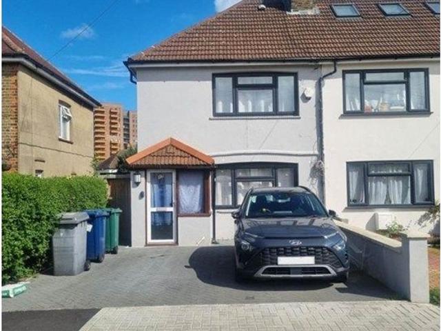 Goldsmith Avenue, London NW9, 2 bed flat to rent, £1,800 pcm | PrimeLocation