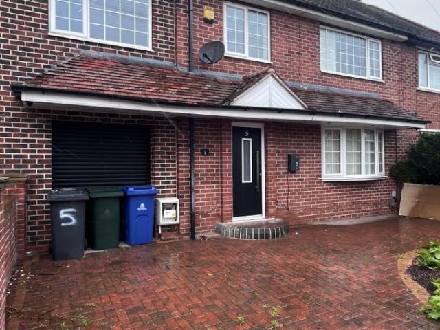 Goldsmith Road, Doncaster DN4, 5 bed semi detached house to rent, £1,200 pcm | PrimeLocation