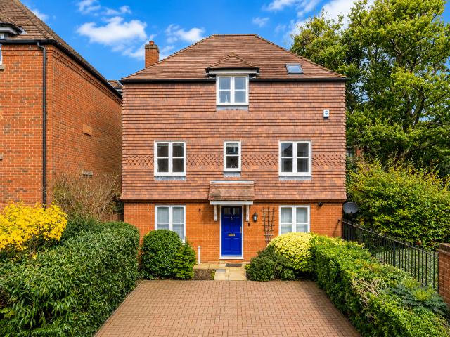 Goldsmith Way, Hertfordshire AL3 5 bed detached house to rent £3,500 pcm £808 pw