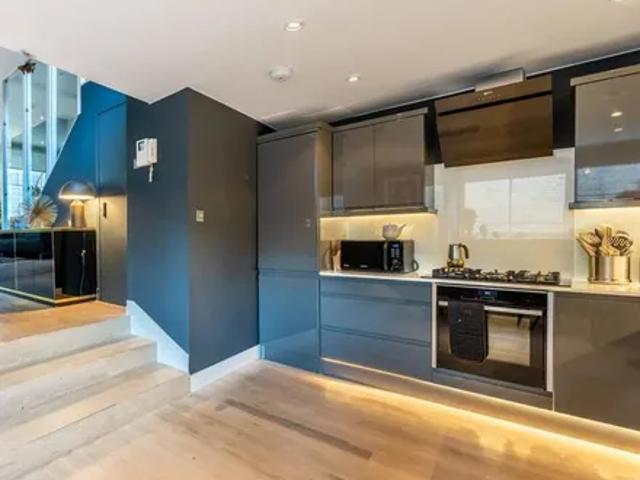 Goldsmith Vintage, 196 198 Portobello Road, London, W11 1LA, United Kingdom | 2 bed house for rent #82191124 | Rentberry