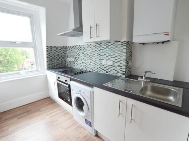 Goldsmiths Row, Broadway Market E2, 2 bed flat to rent, £2,200 pcm | PrimeLocation