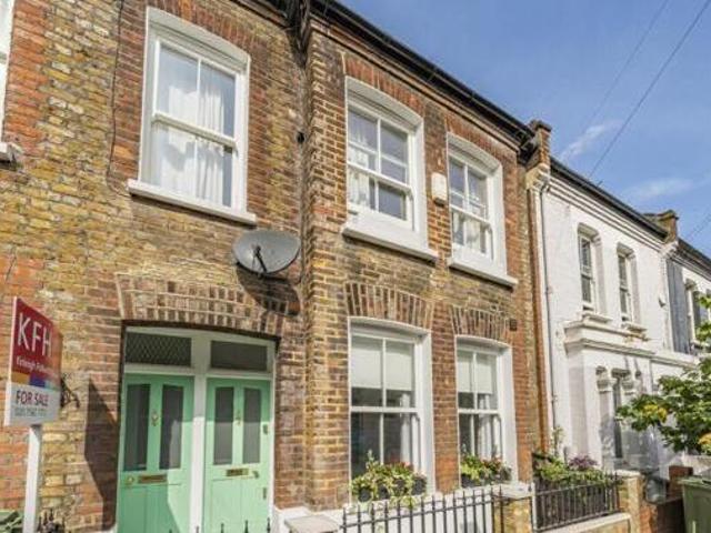 Goldsboro Road, Nine Elms, 2 Bedroom Flat
