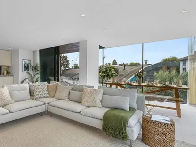 Goldschmidt & Howland, Parkway, London, NW1 7PP, United Kingdom | 3 bed apartment for rent #167217269 | Rentberry