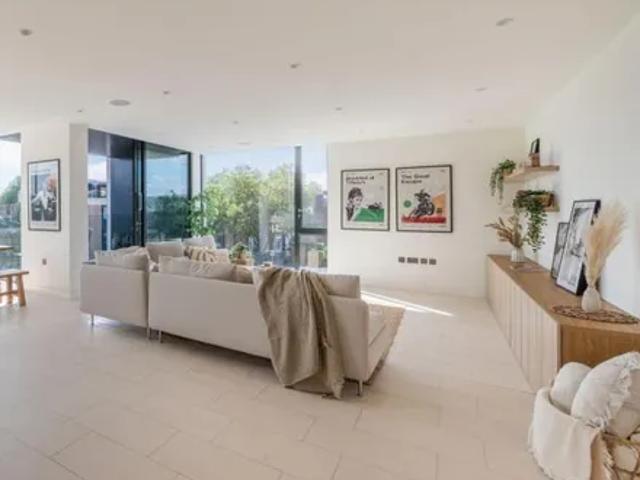 Goldschmidt & Howland, Parkway, London, NW1 7PP, United Kingdom | 3 bed apartment for rent #167522052 | Rentberry
