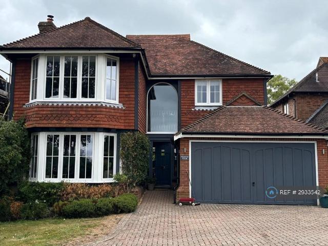 Goldstone Farm View, Leatherhead, KT23 5 bed detached house to rent £5,250 pcm £1,212 pw
