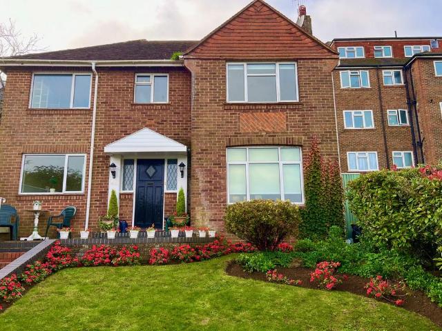 Goldstone Way, Hove 5 bed detached house to rent £3,500 pcm £808 pw