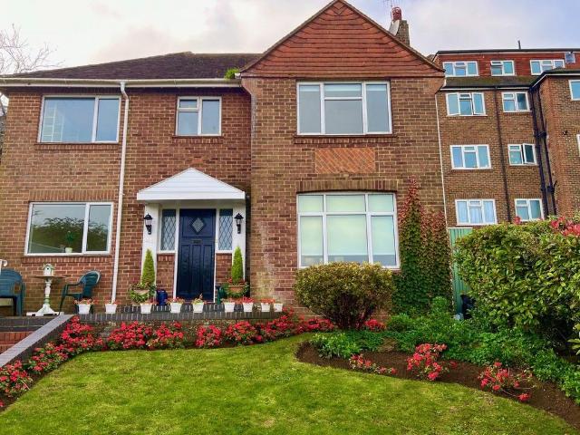 Goldstone Way, Hove, East Sussex, BN3 5 bed detached house to rent £3,500 pcm £808 pw