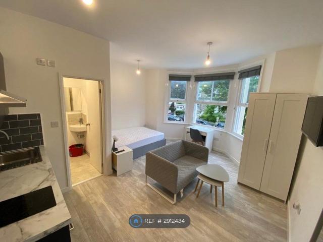 Goldstone Villas, Hove BN3, Studio to rent, £900 pcm | PrimeLocation