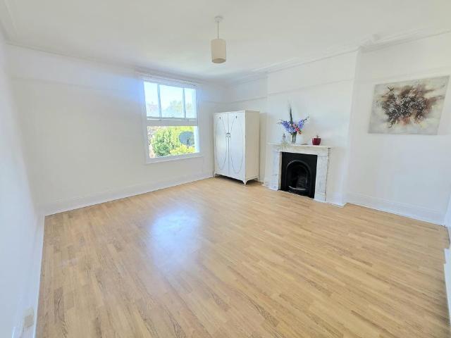 Goldstone Villas, Hove, BN3 3 bed flat to rent £2,200 pcm £508 pw