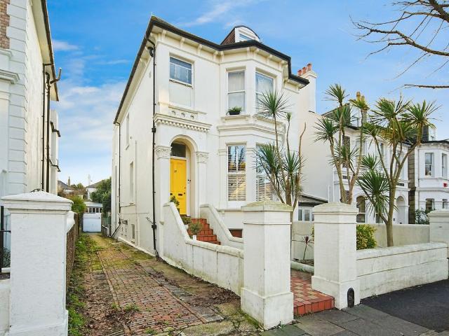 Goldstone Villas, Hove BN3, 3 bed flat to rent, £2,200 pcm | PrimeLocation