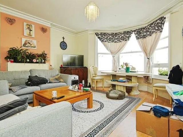 Goldstone Villas, Hove, BN3 3RT 3 bedroom flat to rent