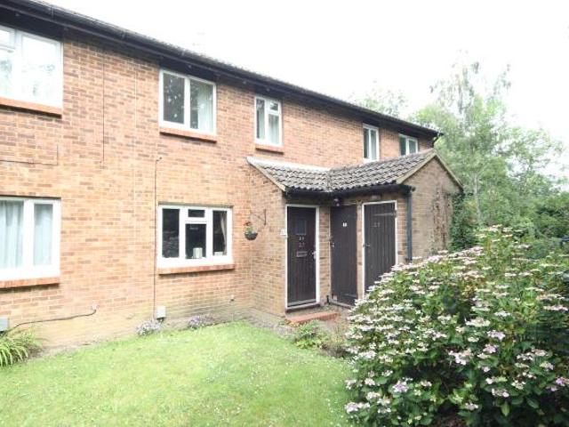 Goldsworth Park, Woking GU21 1 bed flat to rent £1,050 pcm £242 pw