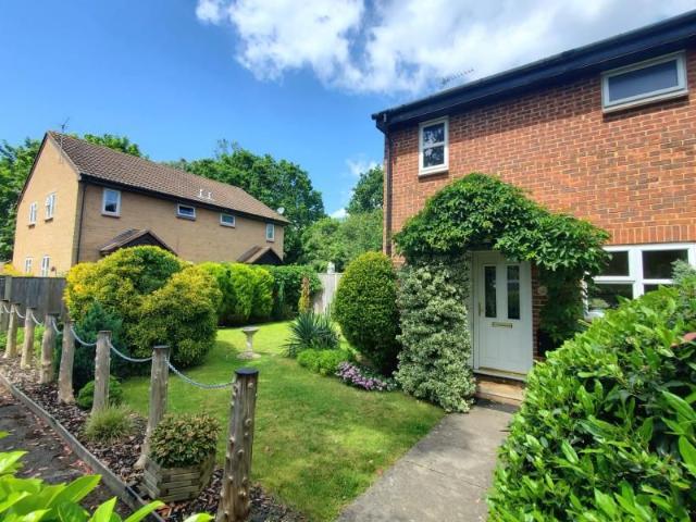Goldsworth Park, Woking, Surrey GU21, 1 bed terraced house to rent, £1,375 pcm | PrimeLocation