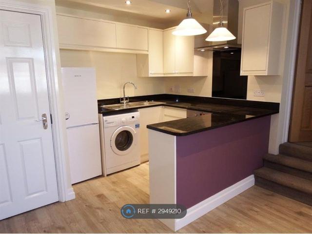 Goldsworth Road, Woking GU21, 1 bed flat to rent, £1,085 pcm | PrimeLocation