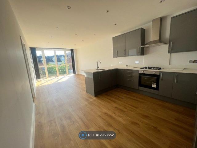 Goldsworth Road, Woking GU21, 2 bed flat to rent, £1,600 pcm | PrimeLocation
