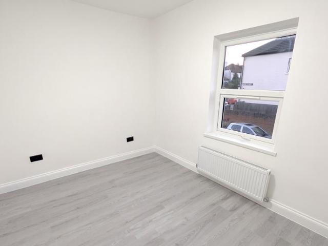 Goldsworth Road, Woking, Surrey, GU21