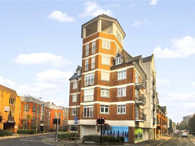 Goldsworth Road, Woking, Surrey GU21, 2 bed flat to rent, £1,500 pcm | PrimeLocation