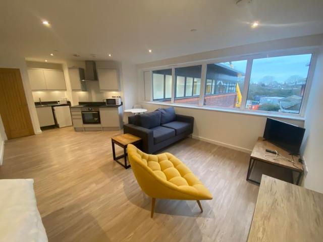 Goldsworth Road, Woking, Surrey, GU21