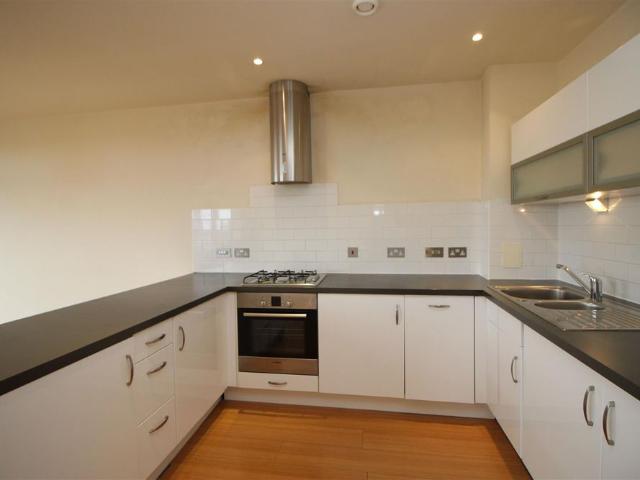 Goldsworth Road, Woking, Surrey, GU21 6JY