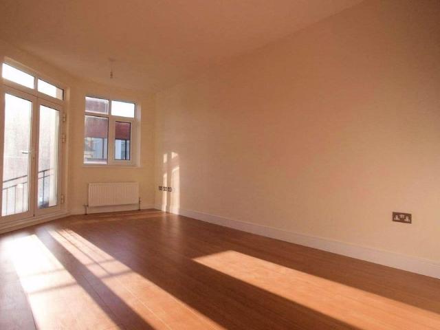 Goldsworth Road, Woking, Surrey, GU21 6JY
