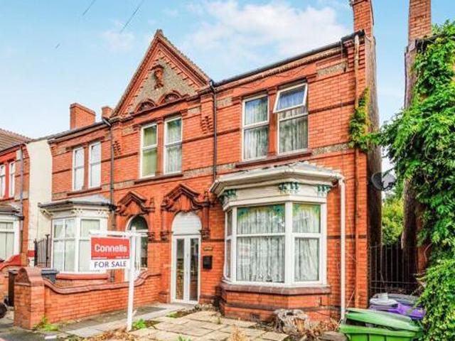 Goldthorn Hill, Goldthorn, 4 Bedroom Semi detached