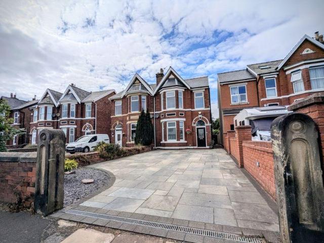 Golf Open 2026 Denmark Road. 3 bed semi detached house to rent £26,000 pcm £6,000 pw